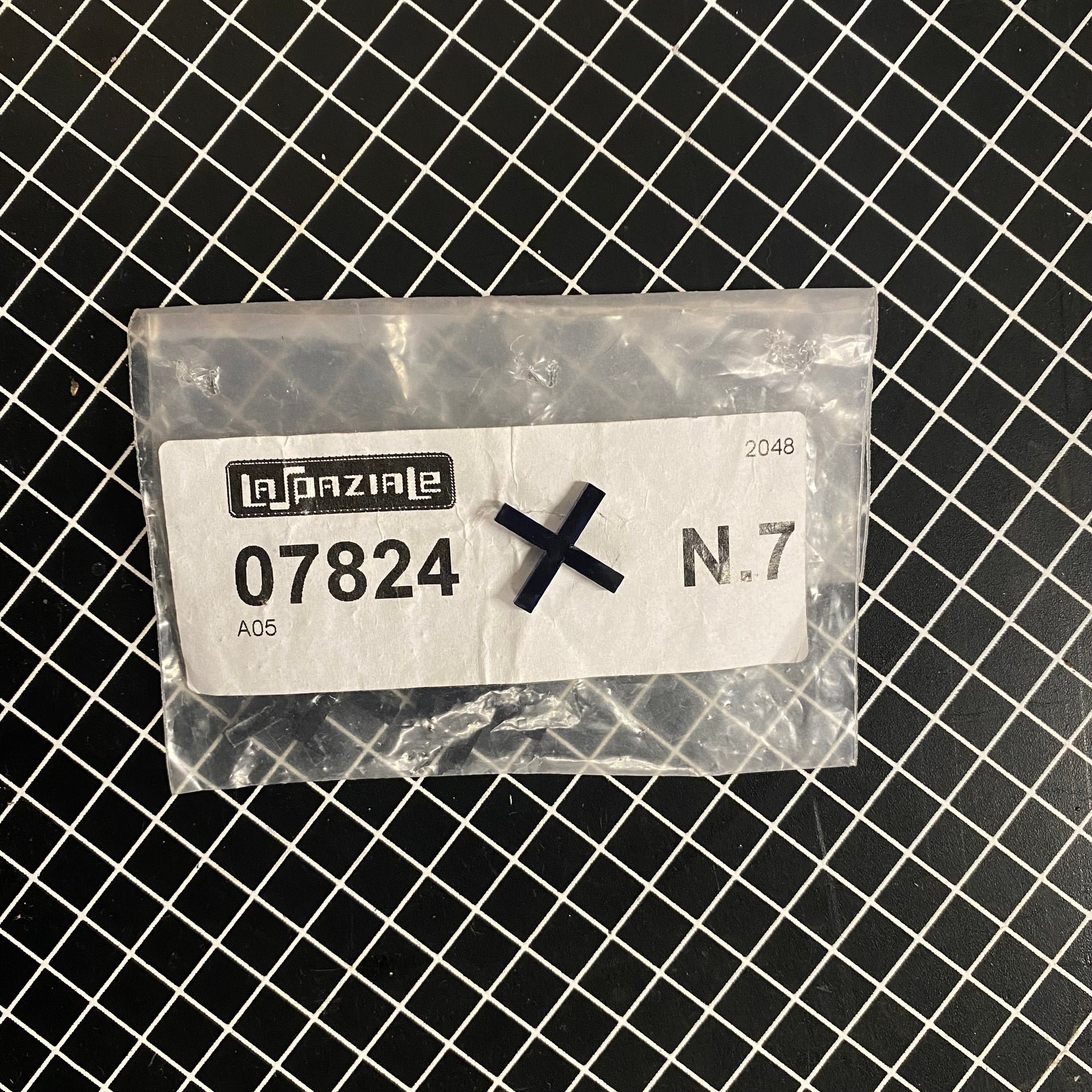 La Spaziale Float Retainer Cross – Clive Coffee